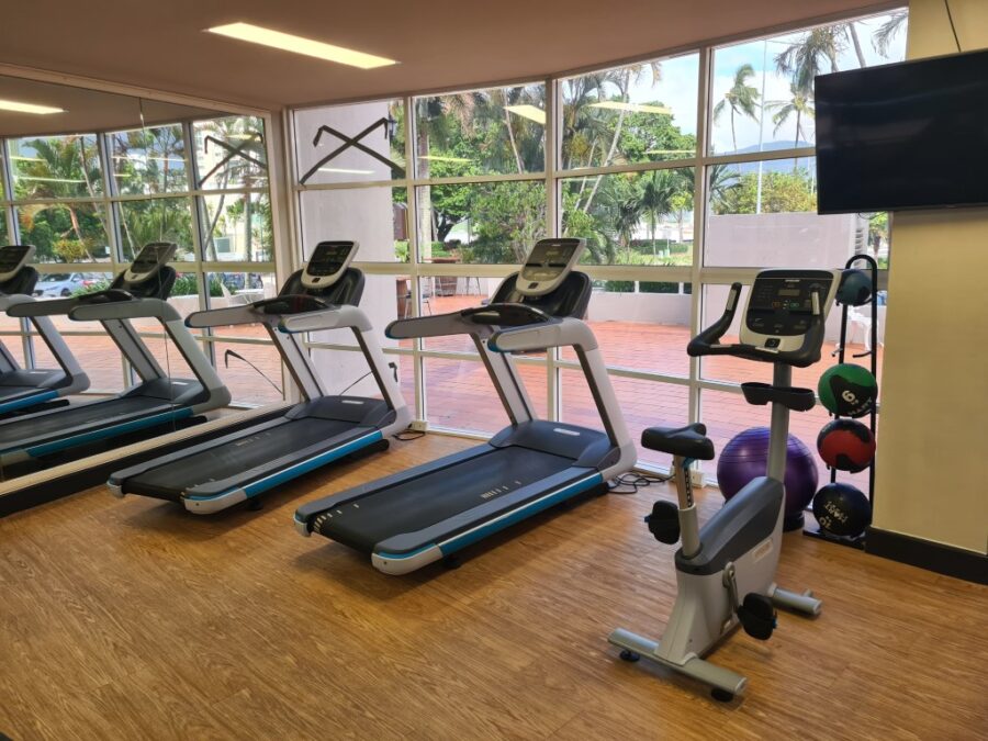 Gymnasium Fitness Centre at DoubleTree by Hilton in Cairns - tripAtrek ...